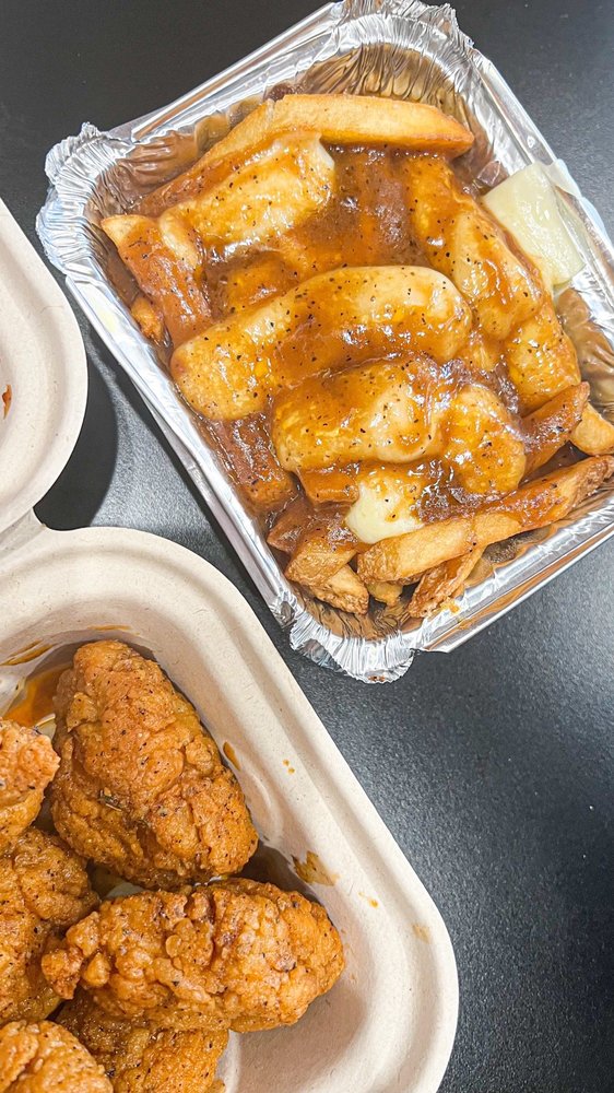 DETROIT WING CO - 37 Photos & 61 Reviews - 2004 E Beltline Ave NE ...