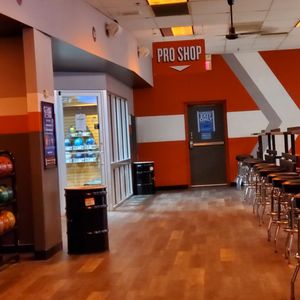 BANDWAGON BINGO HALL - Updated January 2025 - 11 Photos - 2151 Lemay ...