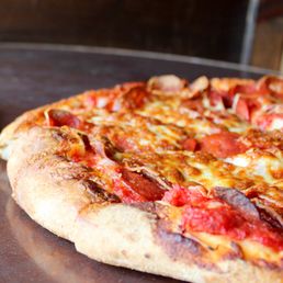 CALIENTE PIZZA & DRAFTHOUSE - Updated July 2025 - 507 Photos & 470 ...