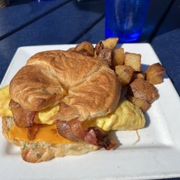 BLUE GIRAFFE RESTAURANT - Updated August 2025 - 239 Photos & 421 ...