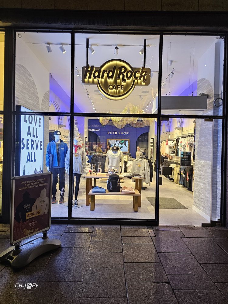 HARD ROCK SHOP - Updated August 2025 - Mönckebergstraße 10, Hamburg ...