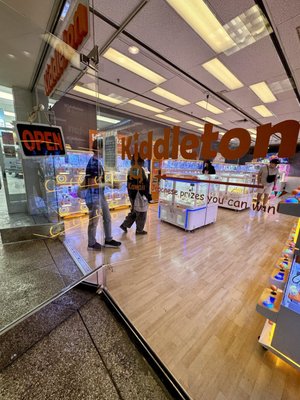 KIDDLETON - Updated April 2025 - 128 Photos & 57 Reviews - 1737 Post St ...