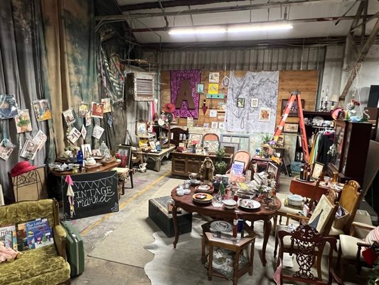 FLOWOOD ANTIQUE FLEA MARKET - Updated May 2025 - 1599 Photos & 18 ...