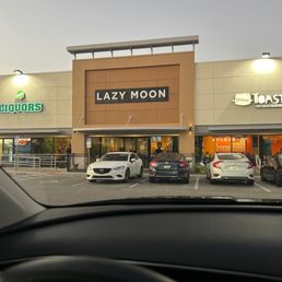 LAZY MOON PIZZA - Updated October 2025 - 930 Photos & 935 Reviews ...