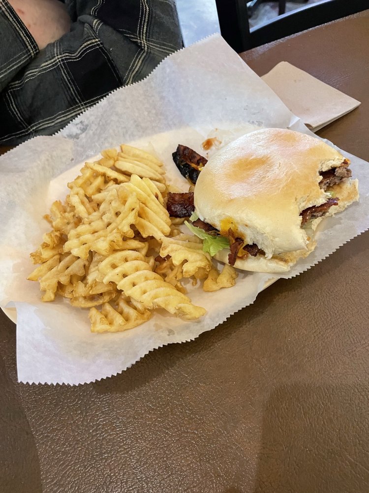 BURGER IN THE SQUARE - 34 Photos & 134 Reviews - 3904 Brambleton Ave ...