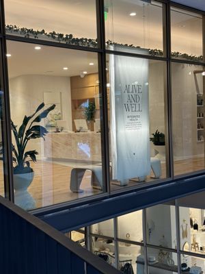 ALIVE AND WELL - Updated January 2026 - 19 Photos - 4205 Buena Vista St ...