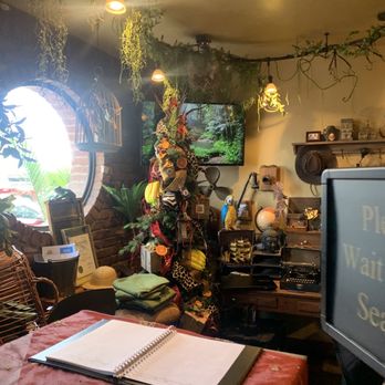 THE TRADEWINDS PUB - Updated April 2024 - 38 Photos & 37 Reviews - 1041 ...