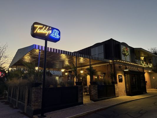 TEDDY’S RESTAURANT & BAR - Updated December 2025 - 59 Photos & 35 Reviews - 1601 W 38th St ...