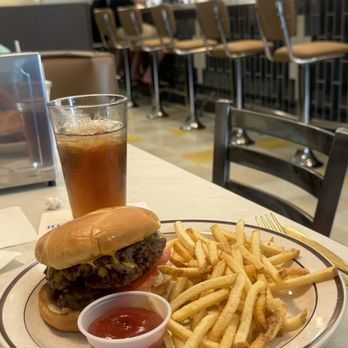 GOLD BURGER DINER - Updated July 2025 - 140 Photos & 112 Reviews - 109 ...