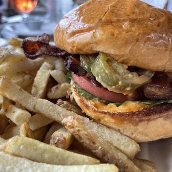 MAPLE LANDING - 535 Photos & 483 Reviews - 5855 Maple Ave, Dallas ...