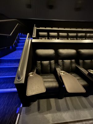 SHOWCASE CINEMA DE LUX LEGACY PLACE - Updated December 2025 - 111 ...