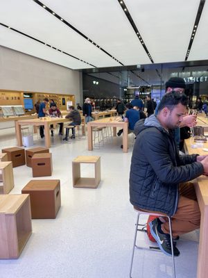 APPLE BURLINGAME - Updated February 2026 - 137 Photos & 542 Reviews ...