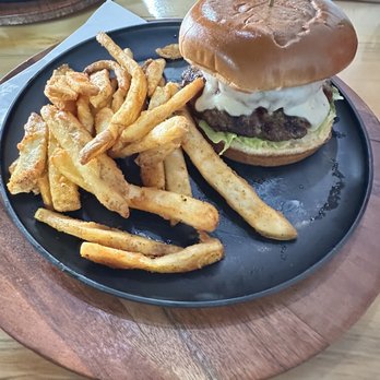 ALASKAN BURGER & BREW - 76 Photos & 86 Reviews - 5121 Arctic Blvd ...