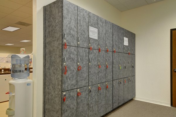 BREAKTHROUGH PHYSICAL THERAPY - Updated January 2026 - 27 Photos & 616 ...