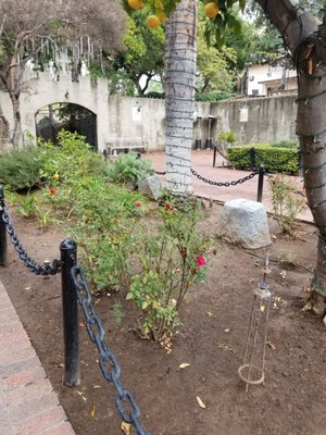 BENEDICT CASTLE - Updated December 2025 - 93 Photos - 5445 Chicago Ave ...