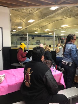 LA KING’S VALLEY ICE CENTER - 74 Photos & 111 Reviews - 8750 Van Nuys ...