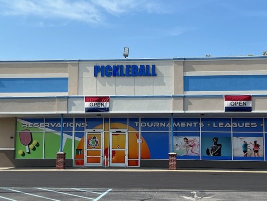 PICKLERS PICKLEBALL CLUB - Updated March 2025 - 58 Photos - 90 Broadway ...
