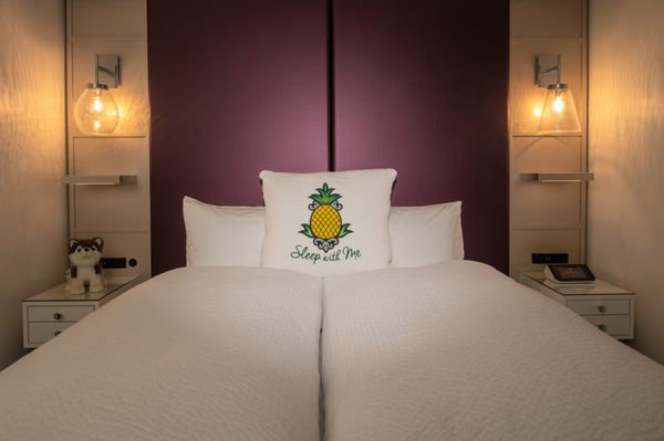 STAYPINEAPPLE, AN ARTFUL HOTEL, MIDTOWN - Updated March 2025 - 255 ...