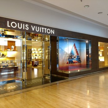 PLAZA FRONTENAC - Updated May 2025 - 108 Photos & 69 Reviews - 1701 ...