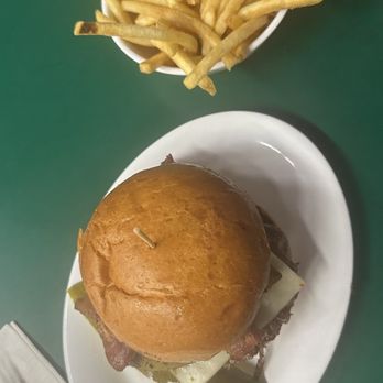 HAPPY BURGER DINER - Updated April 2025 - 606 Photos & 728 Reviews ...