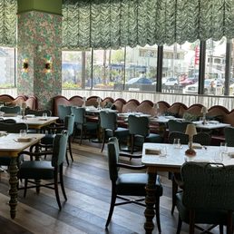 BAR ISSI - Updated September 2025 - 245 Photos & 153 Reviews - 414 N ...