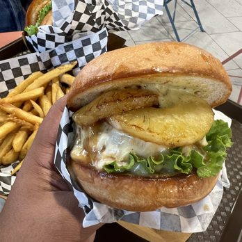 HI BURGER - Updated June 2024 - 54 Photos & 32 Reviews - 342 Lewers St ...
