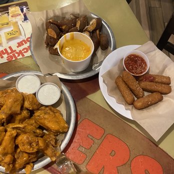 HOOTERS - Updated December 2025 - 81 Photos & 146 Reviews - 3901 North ...