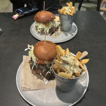 STACK 571 BURGER & WHISKEY BAR - Updated June 2025 - 704 Photos & 669 ...