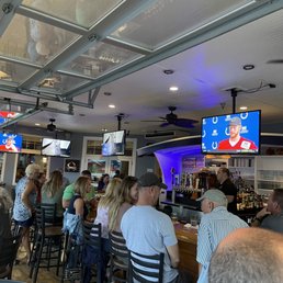 THE LIGHTHOUSE RESTAURANT & DOCK BAR - Updated October 2025 - 567 ...