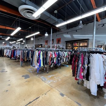 OC GOODWILL BOUTIQUE TUSTIN - Updated December 2025 - 72 Photos & 182 ...