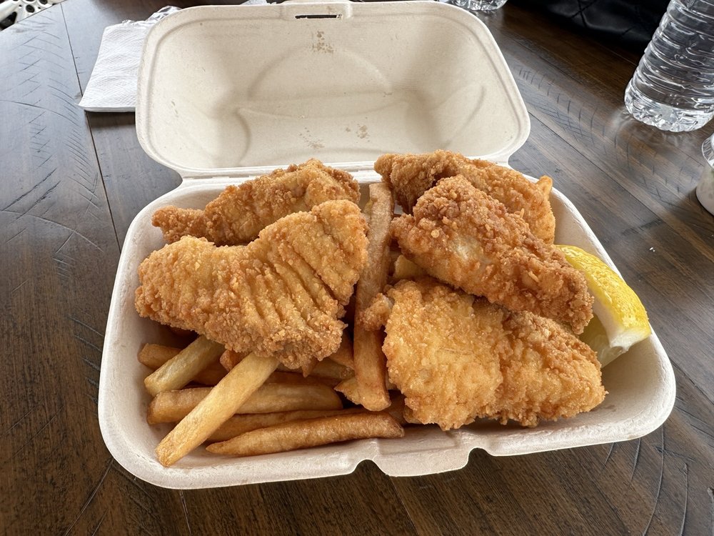 RIGHT SIDE OF THE BOAT FISH AND CHIPS - Updated September 2024 - 19 Photos & 13 Reviews - 1524 N ...