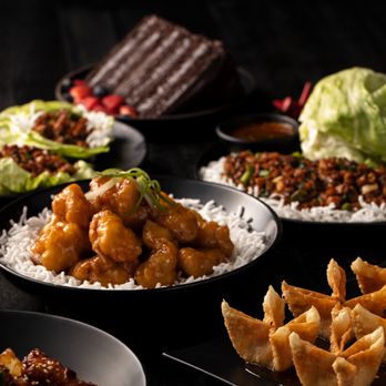 P.F. CHANG S Updated February 2025 24 Photos 72 Reviews 213 W Hubbard St Chicago Illinois Asian Fusion Restaurant Reviews Phone Number Yelp