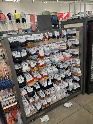 OLD NAVY OUTLET - Updated March 2025 - 21 Photos - 4949 International ...