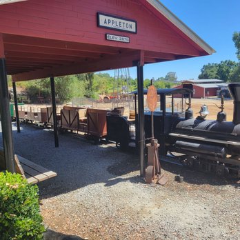 COVER’S APPLE RANCH - Updated September 2024 - 166 Photos & 275 Reviews ...