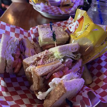 BULLDOG’S FAMOUS BBQ & BREWS - Updated October 2025 - 16 Photos & 21 ...