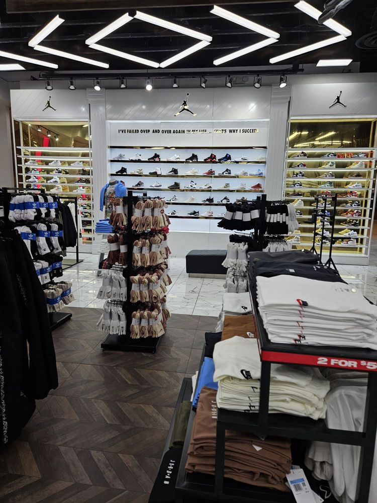 SHOE PALACE - Updated April 2026 - 26 Photos & 31 Reviews - 201 E ...