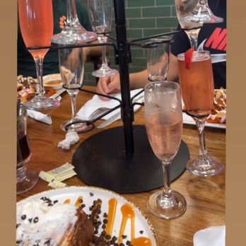 MADRES BRUNCH - Updated July 2024 - 2882 Photos & 2254 Reviews - 7040 ...