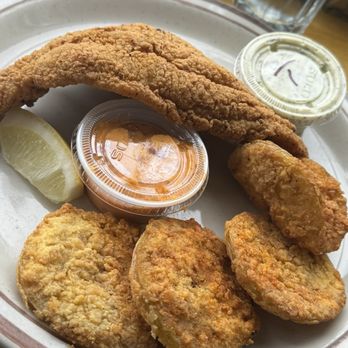 FAT’S FRIED CHICKEN & WAFFLES - Updated July 2024 - 1010 Photos & 836 ...