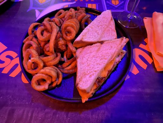 HAUNTED HOUSE OF HAMBURGERS - Updated June 2025 - 718 Photos & 421 ...