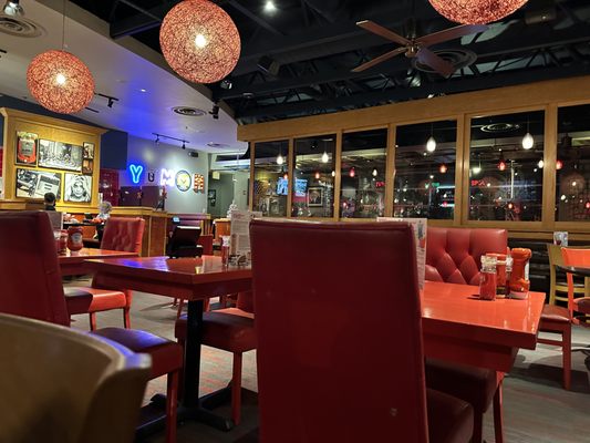 RED ROBIN GOURMET BURGERS AND BREWS - Updated December 2025 - 134 ...