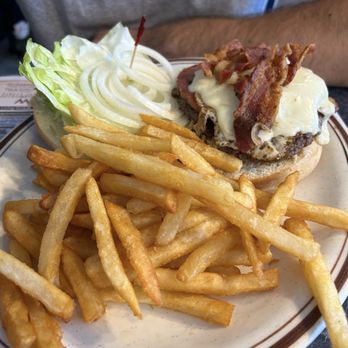 TRIPLETS FAMILY RESTAURANT - Updated March 2025 - 120 Photos & 148 ...