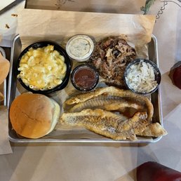 THE FISHIN’ PIG - Updated December 2025 - 159 Photos & 303 Reviews ...