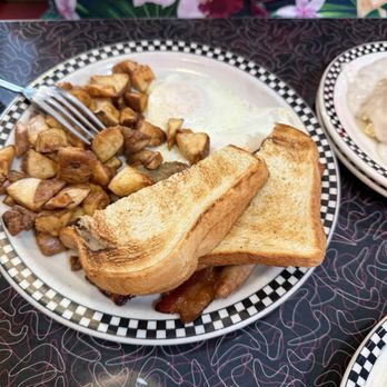 NUTCRACKER FAMILY RESTAURANT - Updated October 2025 - 197 Photos & 219 ...