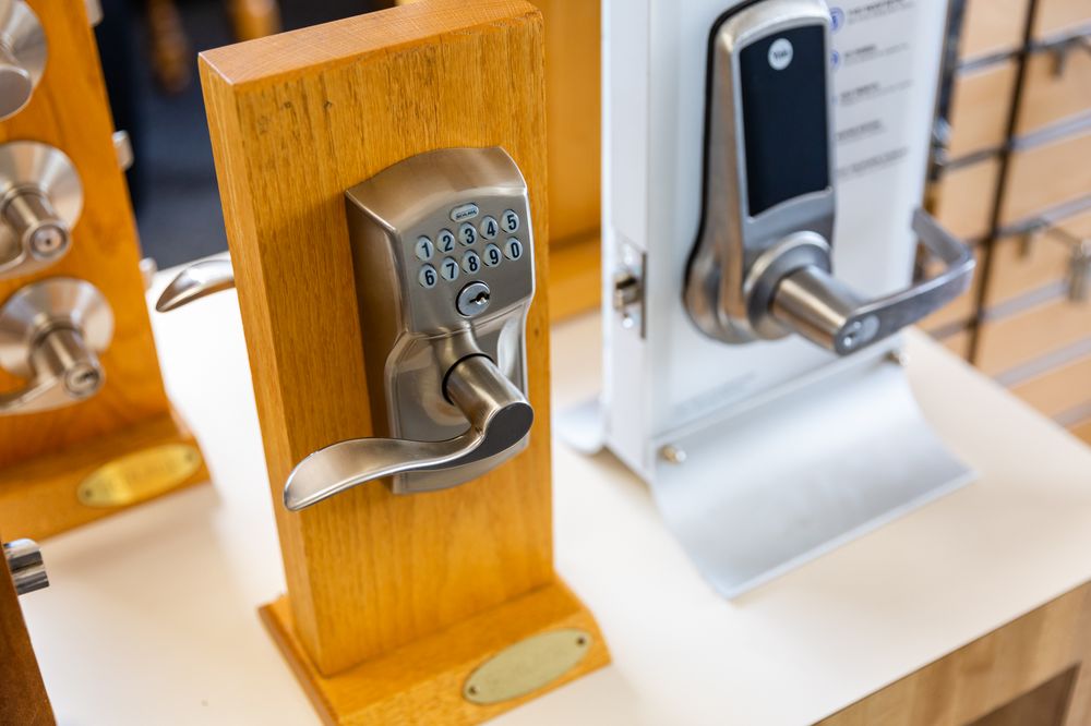 KEYHOLE LOCKSMITH - 26 Photos & 42 Reviews - 315 High St, Eugene ...