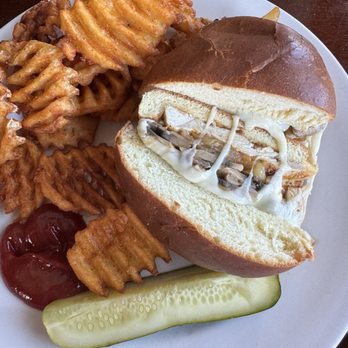 LANDMARK INN BAR & GRILLE - Updated September 2024 - 213 Photos & 243 ...