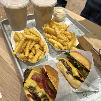 SHAKE SHACK THE TERMINAL - Updated August 2025 - 112 Photos & 54 ...