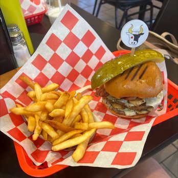 BULLSEYE BURGER HOUSE - Updated October 2025 - 45 Photos & 94 Reviews ...