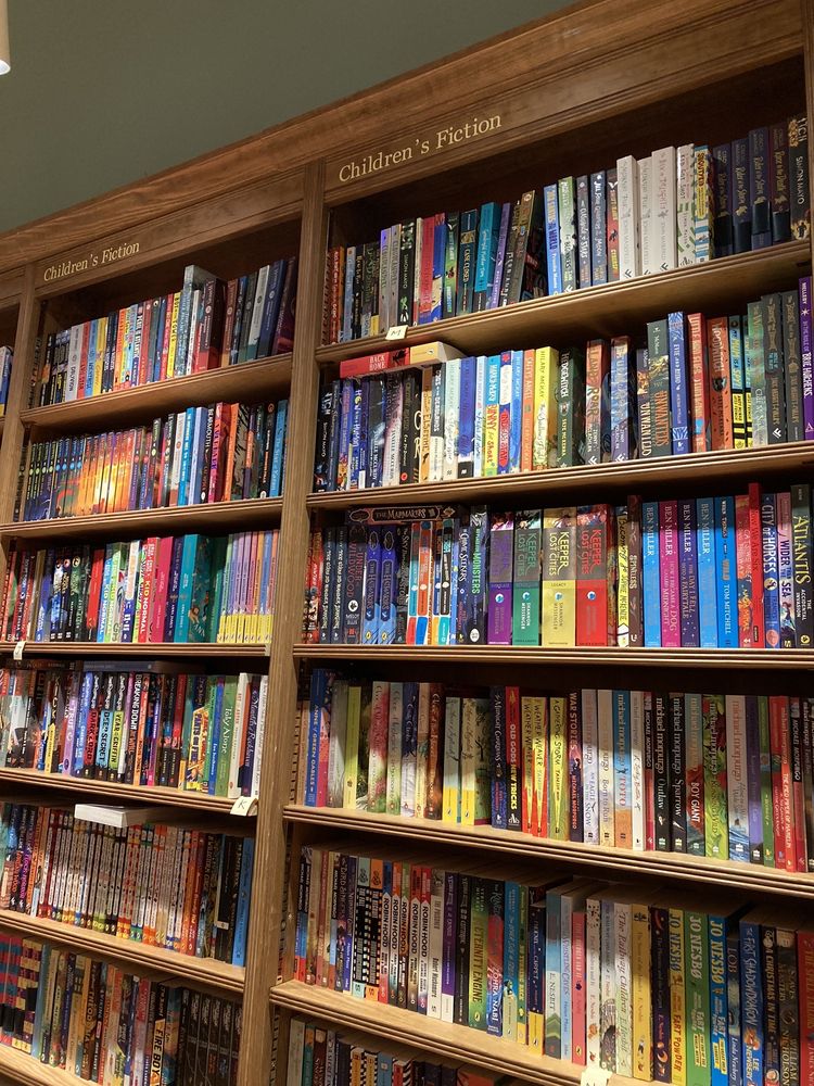 TOPPING & COMPANY BOOKSELLERS - Updated March 2025 - 15 Photos - 3 ...