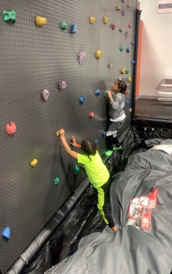 AIRTIME TRAMPOLINE & GAME PARK - Updated April 2026 - 28 Photos & 52 ...