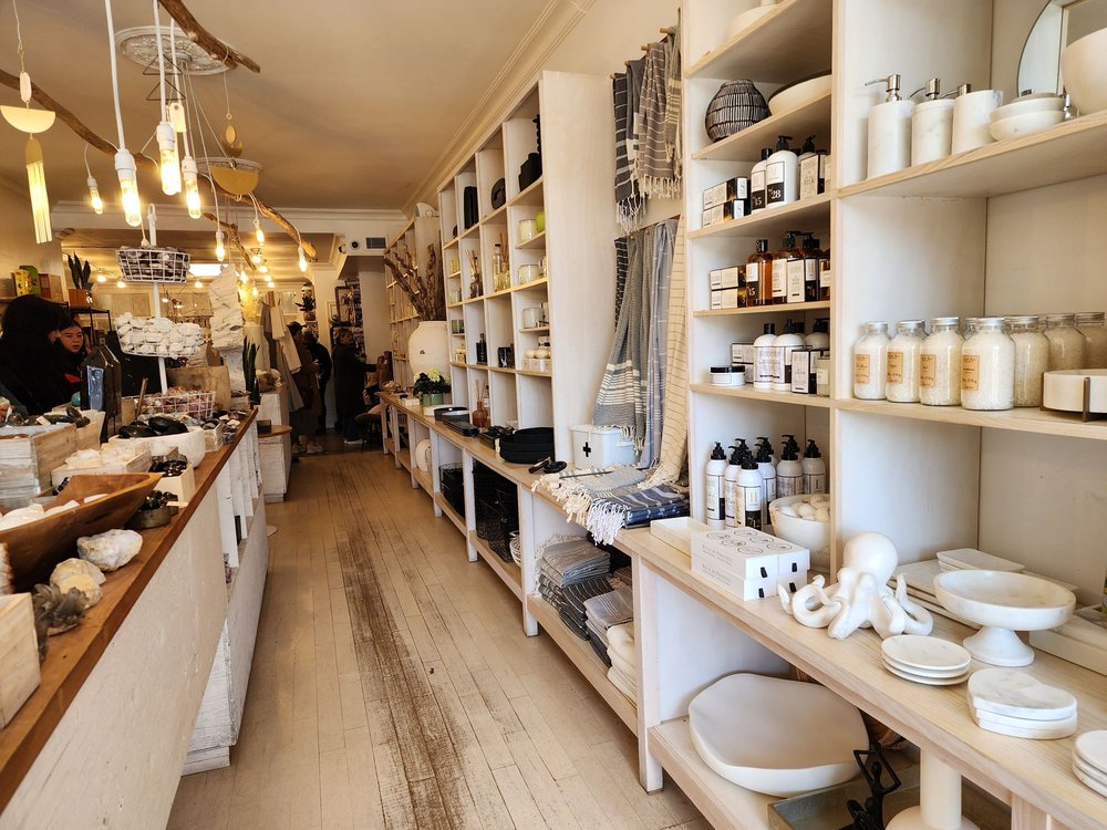 CENTRO GARDEN - Updated January 2026 - 19 Photos - 437 Brant Street ...